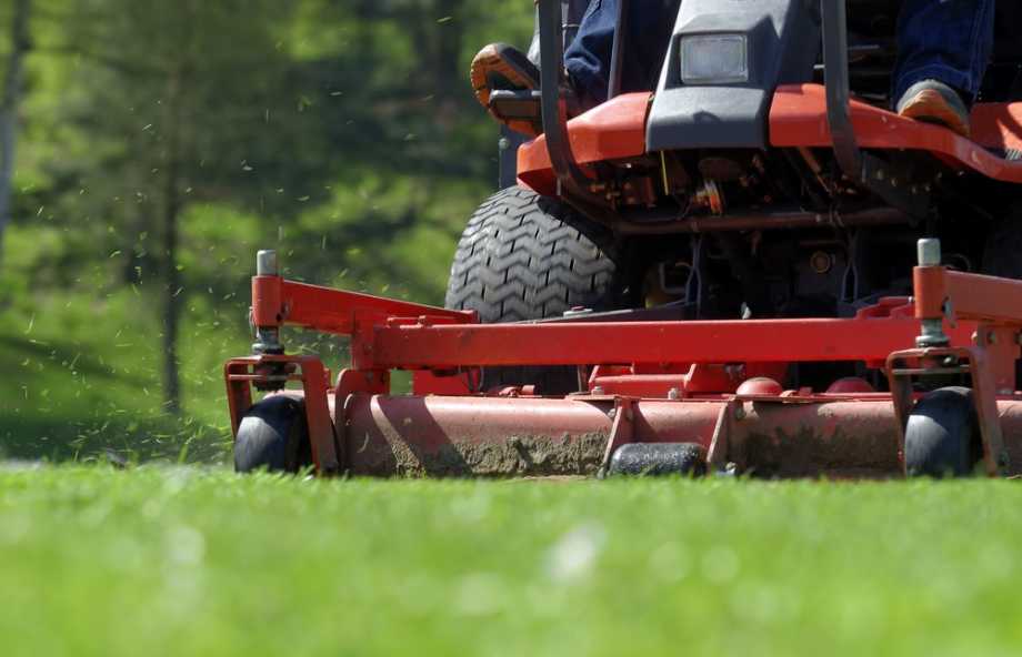 Save Time By Picking The Best Lawn Tractor For Your Garden | My Decorative